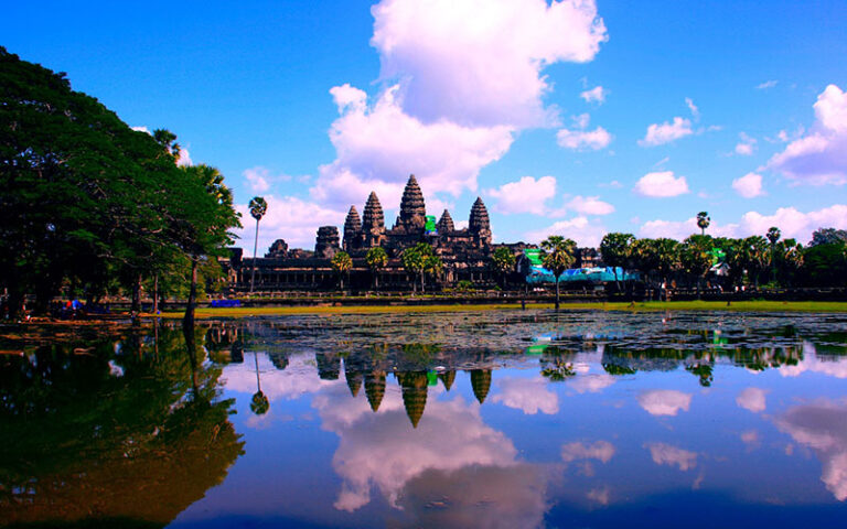 10 Historical Monuments of the World | Best Places to See in Lifetime