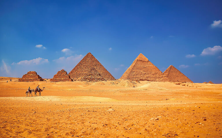 10 Historical Monuments of the World | Best Places to See in Lifetime