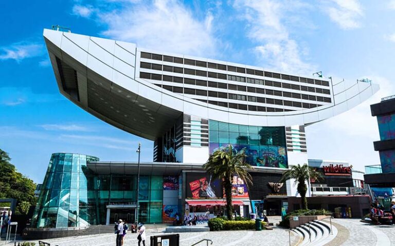 Witness The Magical Ambiance Of The Hong Kong Sky Terrace 428