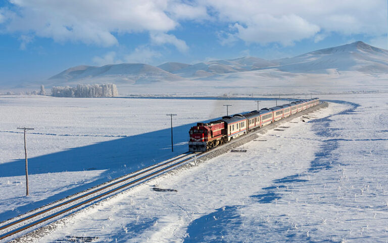 Scenic Rail Journeys: Exploring the World’s Best Train Routes