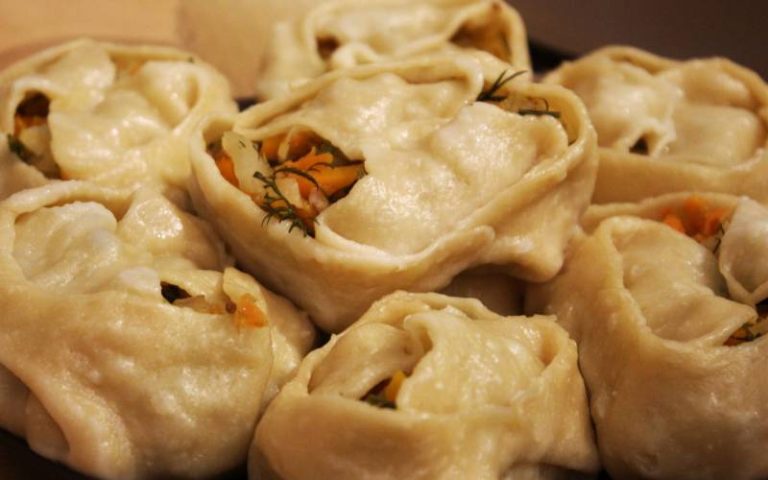 A Food Lover’s Guide to Almaty: Traditional Kazakh Dishes You Must Try